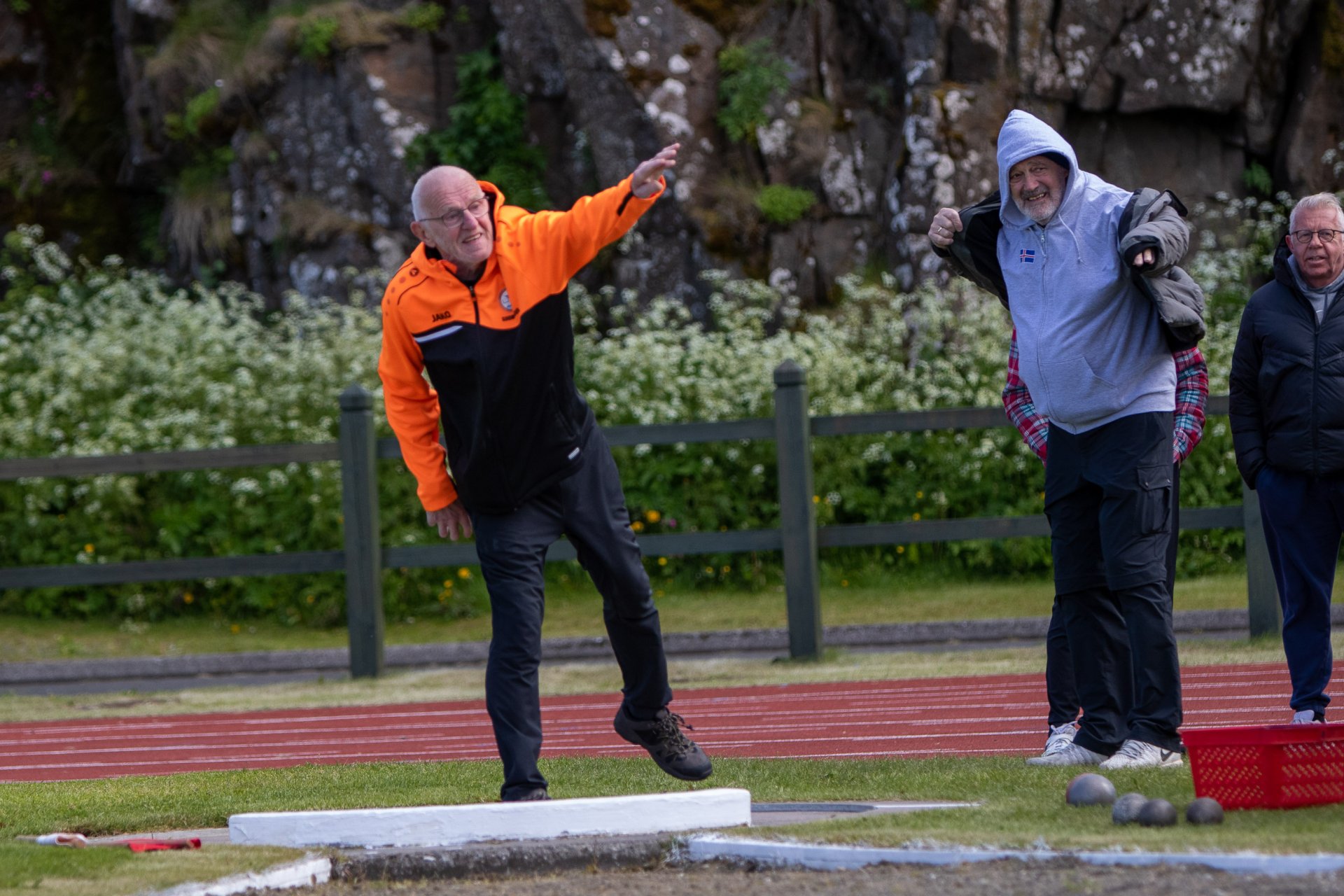 Keppt í pönnukökubakstri og brennó í Vogum | Vogar